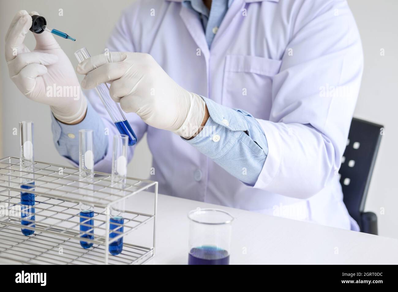 Scientist mixing chemicals hi-res stock photography and images - Alamy