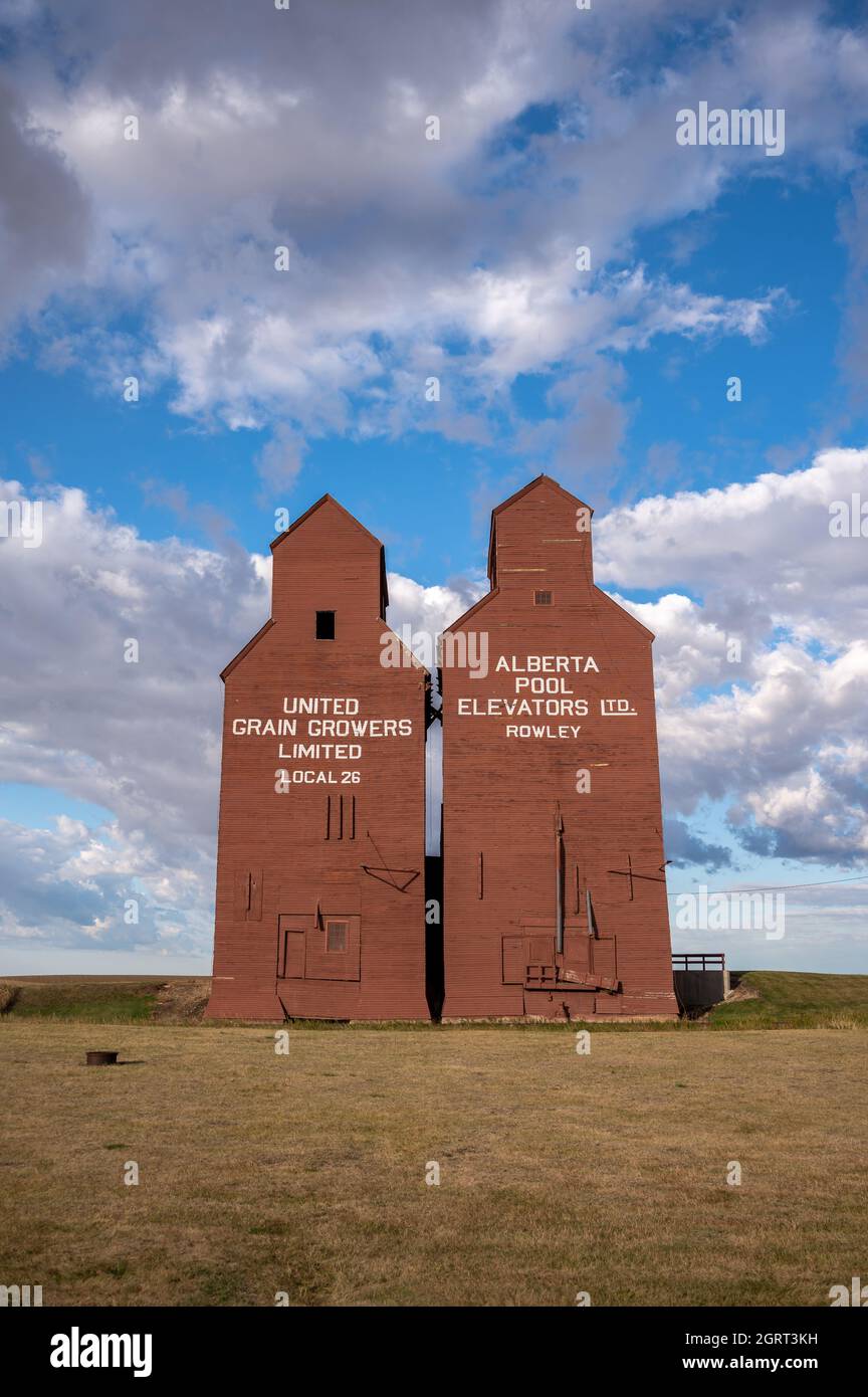 Rowley, Alberta - September 6, 2021: Historic grain elevators in the ...