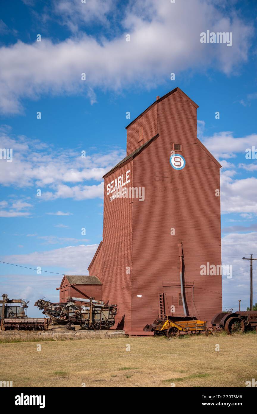 Rowley, Alberta - September 6, 2021: Historic grain elevators in the ...