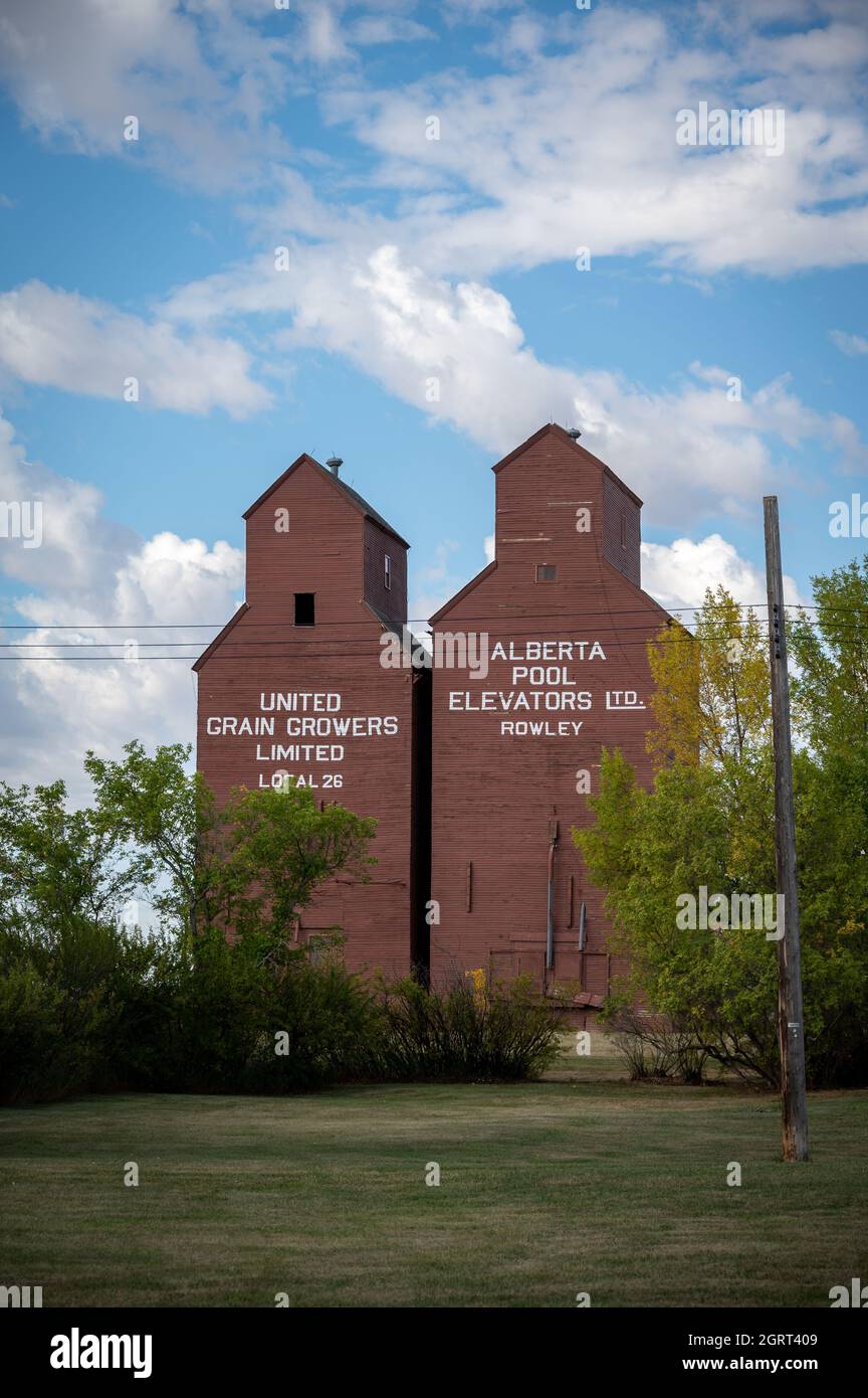 Rowley, Alberta - September 6, 2021: Historic grain elevators in the ...