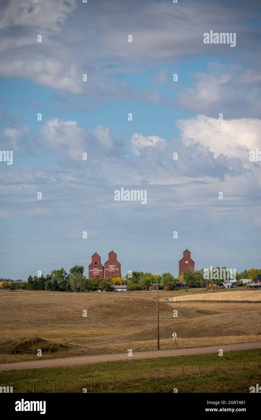 Rowley, Alberta - September 6, 2021: Historic grain elevators in the ...