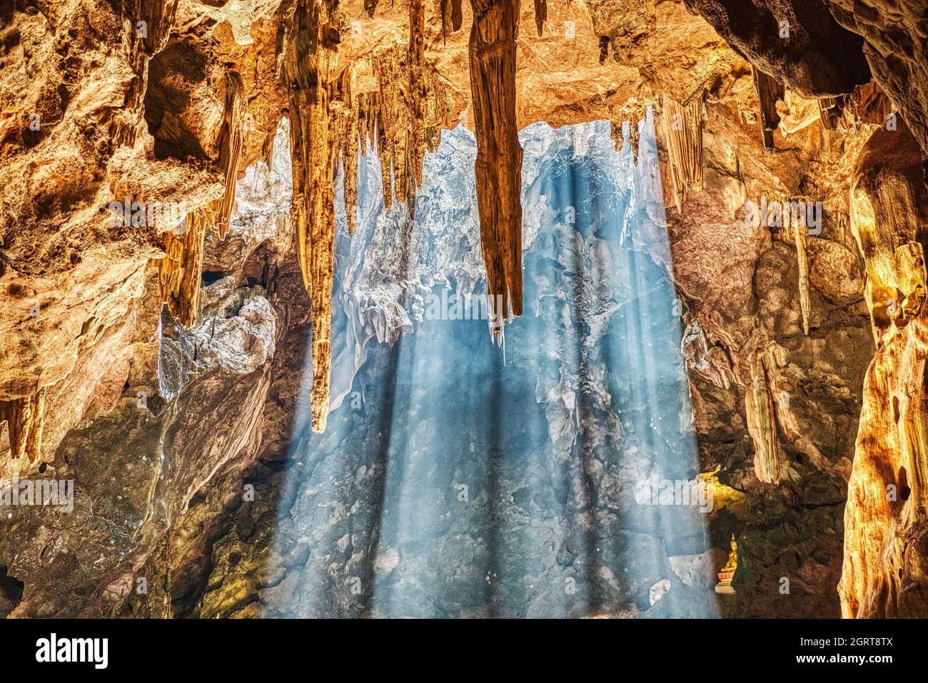 Cave with light beams hi-res stock photography and images - Alamy