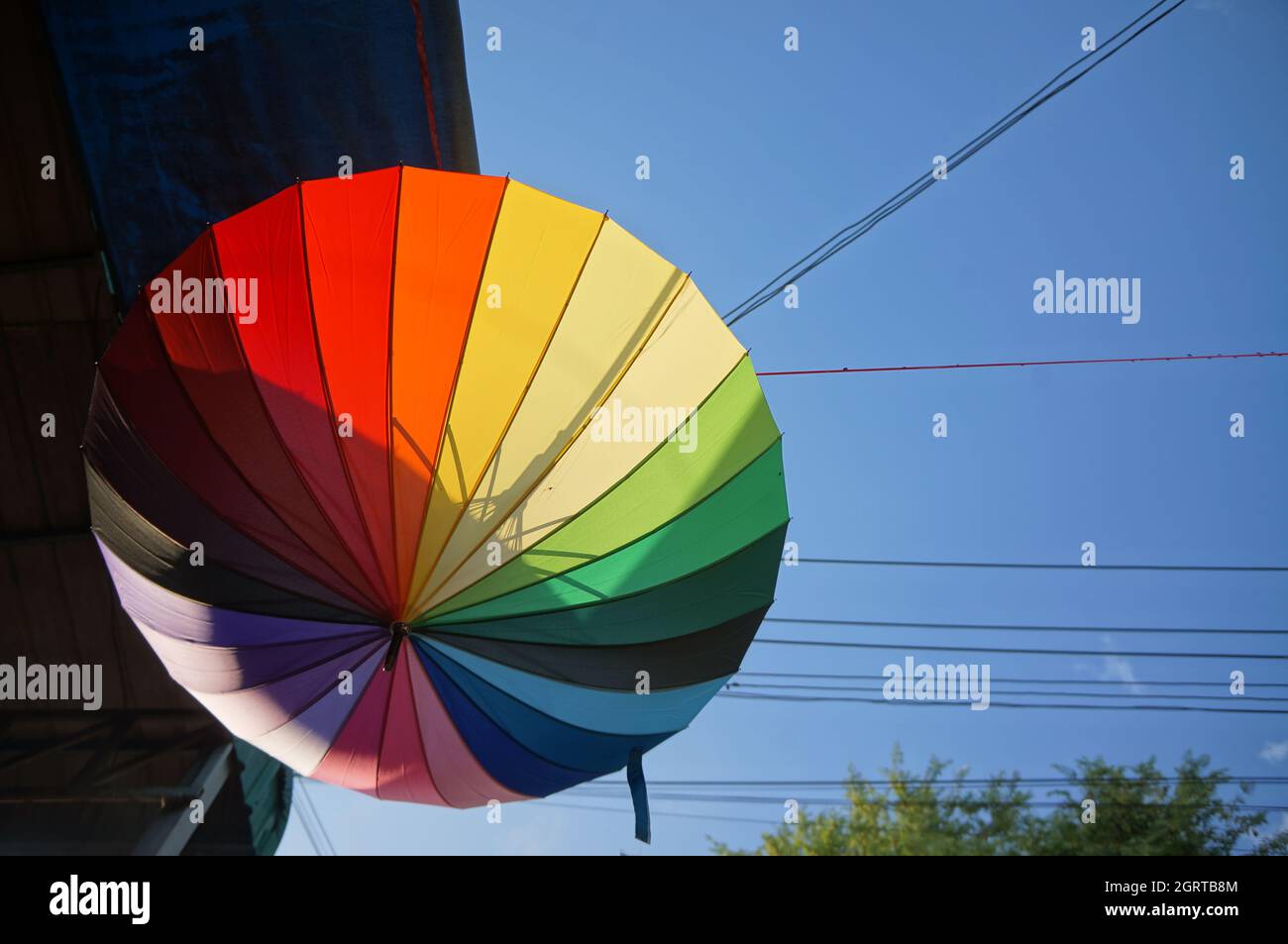 Electricity pylon hot air balloon hi-res stock photography and images ...