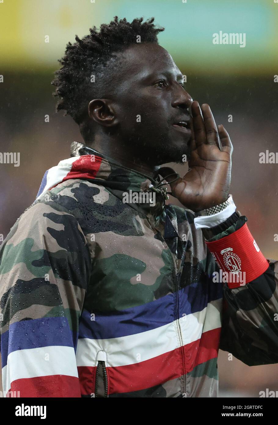 Standard's head coach Mbaye Leye pictured during a soccer match between ...