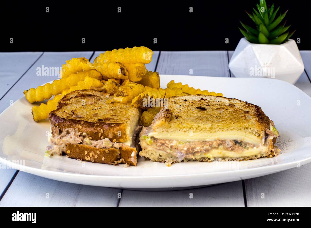 Tuna fish with fries hi-res stock photography and images - Alamy