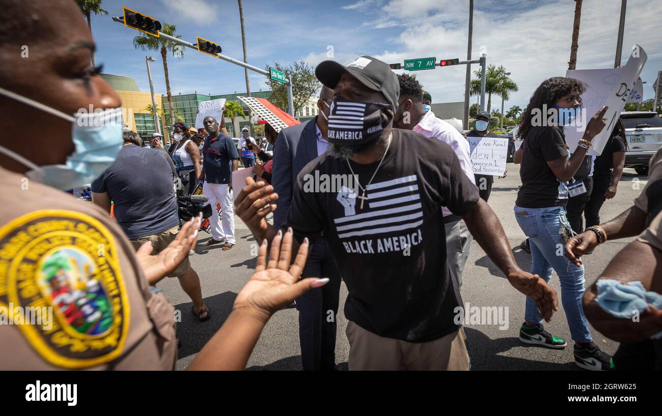 Miami, U.S.A. 22nd Sep, 2021. A protestor talks to a Miami-Dade police ...
