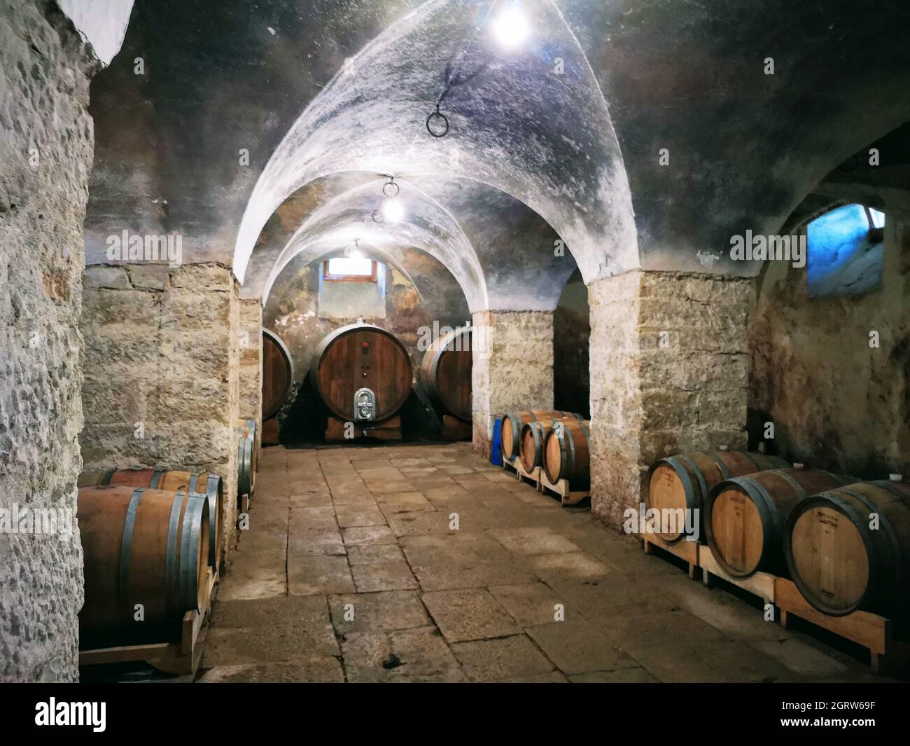 Cellar arch ceiling hi-res stock photography and images - Alamy