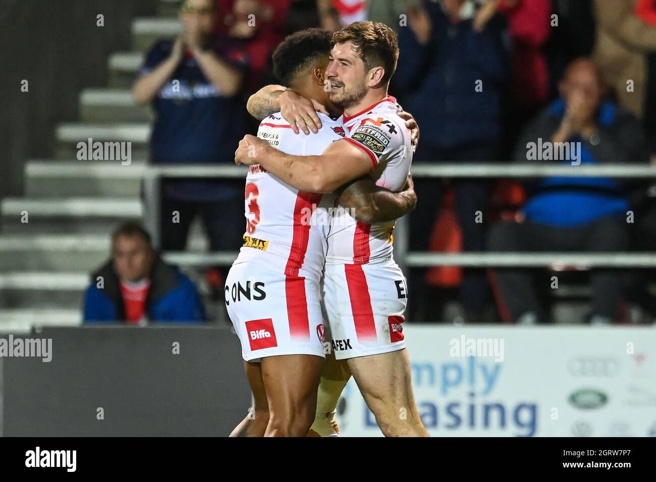 Mark Percival (4) of St Helens celebrates his try Stock Photo - Alamy