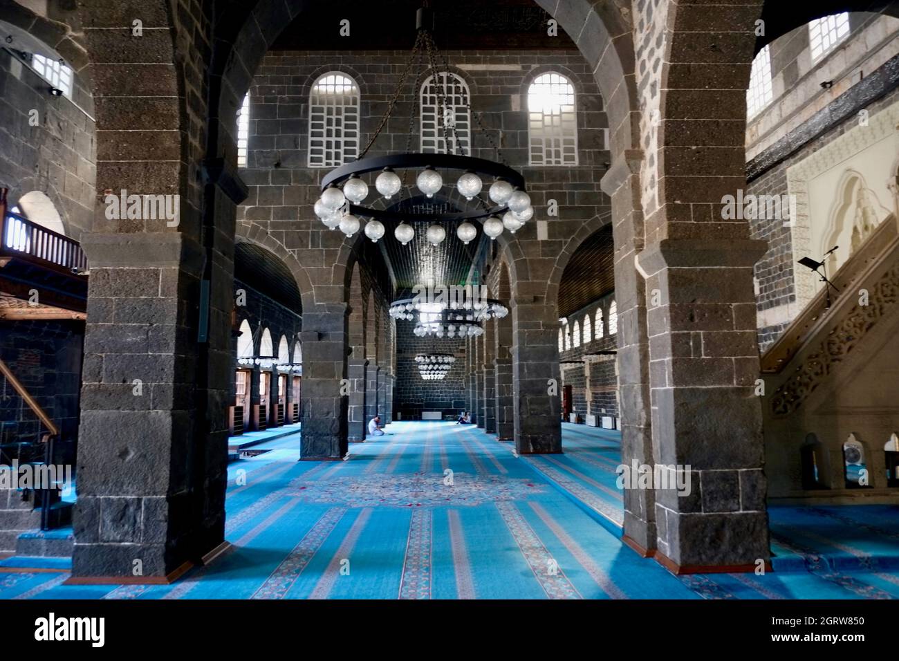 Interior of Ulu Cami, the Great Mosque of Diyarbakir Stock Photo - Alamy
