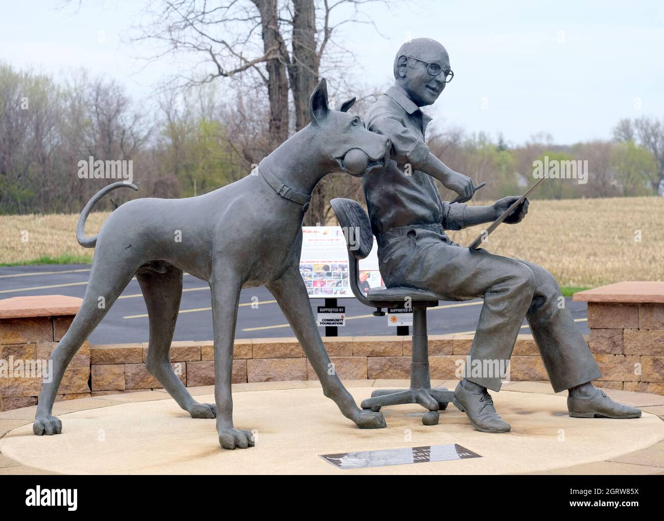 CARTOONIST BRAD ANDERSON AND HIS MARMADUKE STATUE NEAR HIS HOME TOWN OF ...