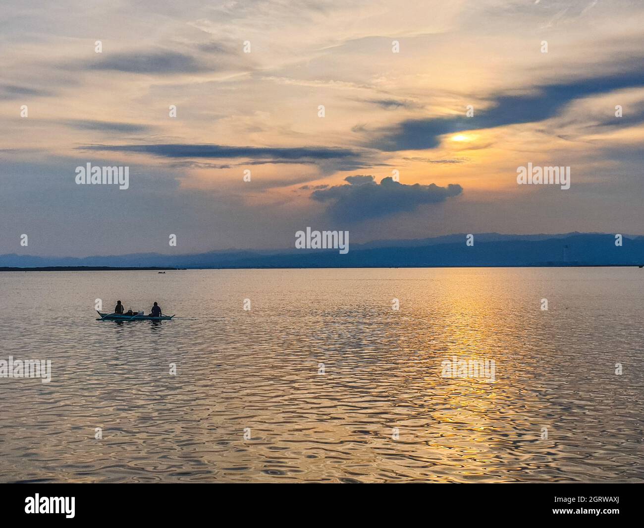 Chasing the golden hour hi-res stock photography and images - Alamy