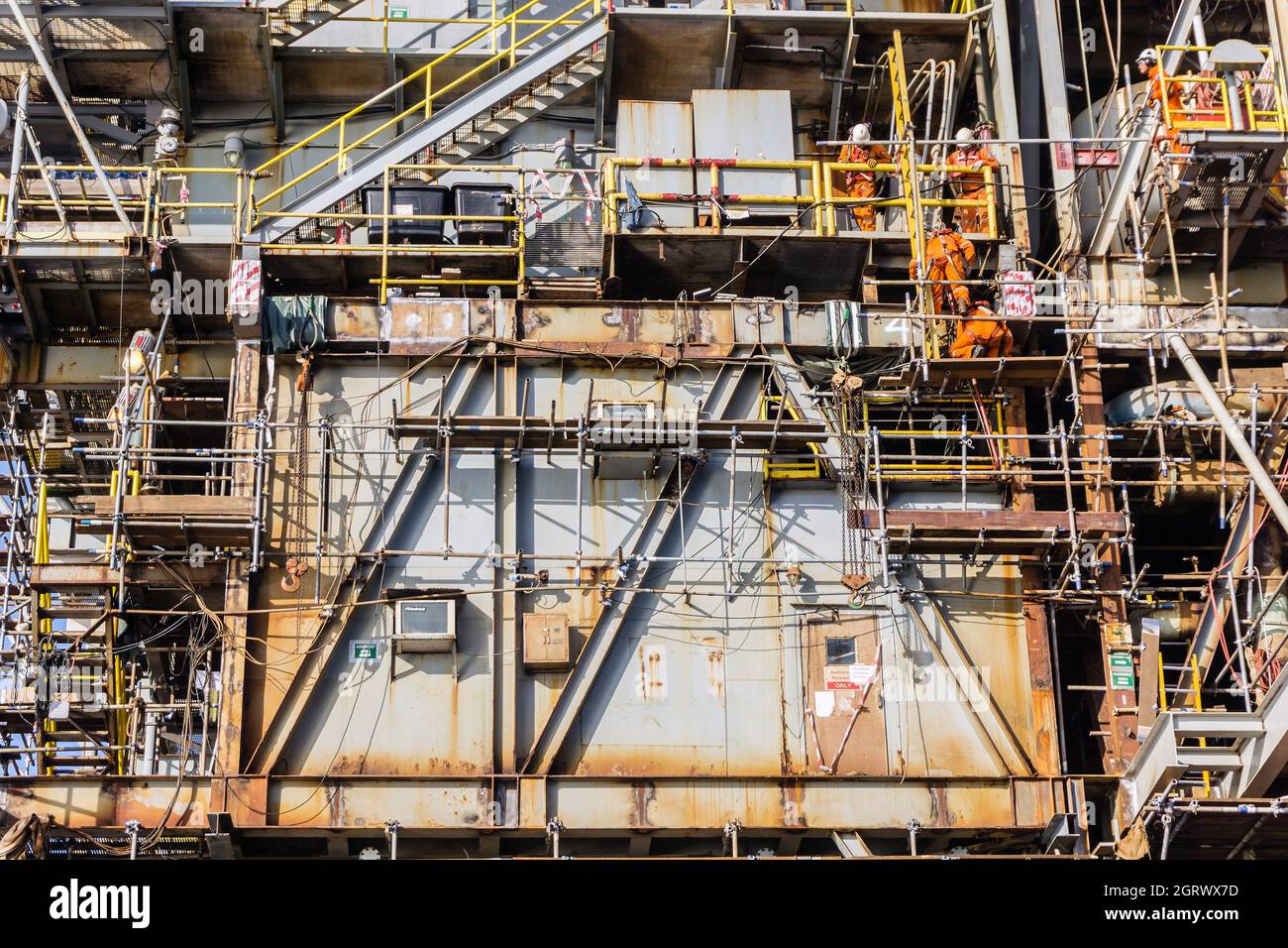 Offshore platform installation hi-res stock photography and images - Alamy