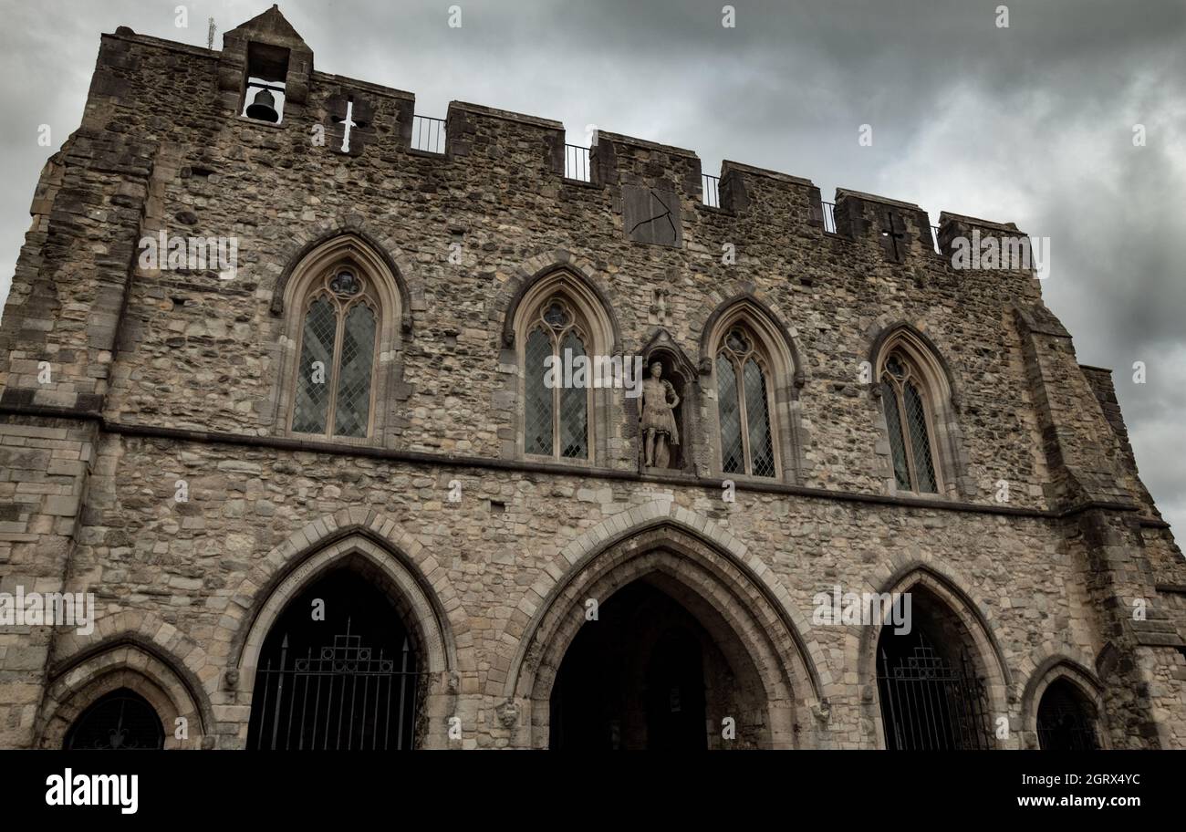 Southampton city walls castle gate hi-res stock photography and images ...