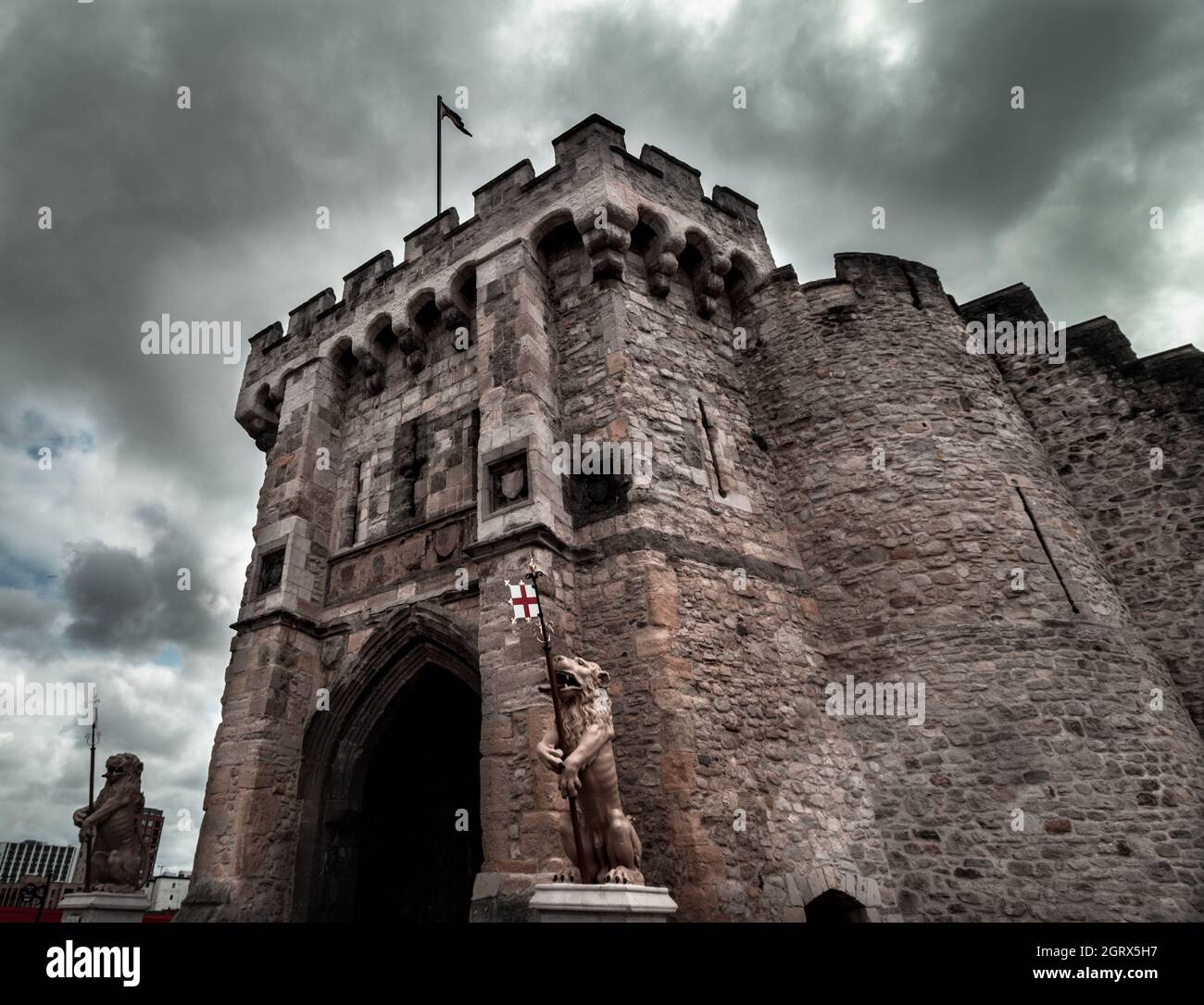 Southampton city walls castle gate hi-res stock photography and images ...