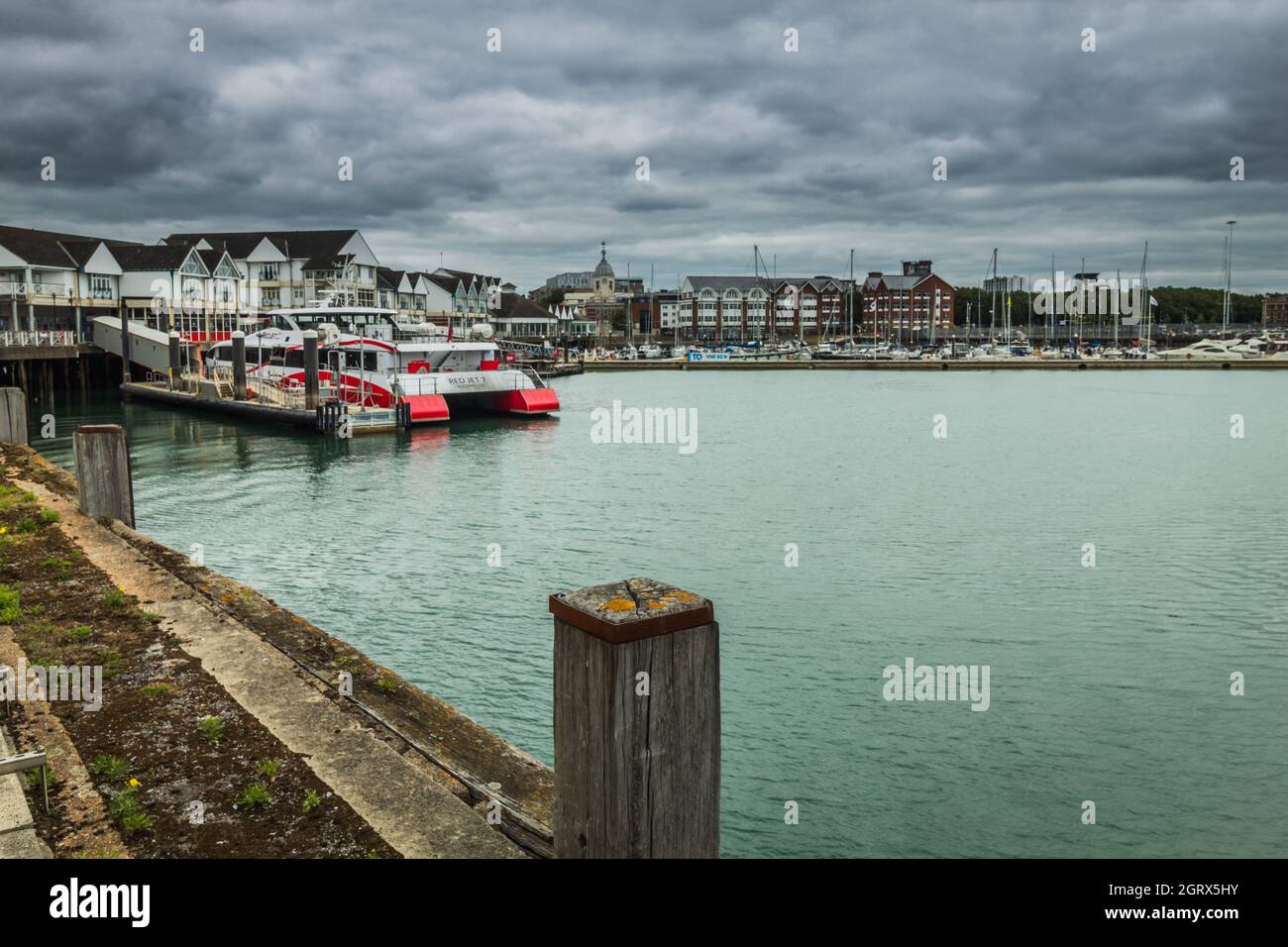 Southampton tugboats hi-res stock photography and images - Alamy