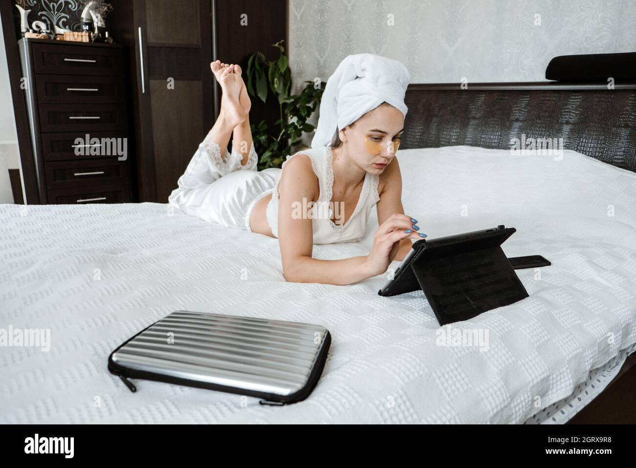 Work from home, freelance at home, remote work, e-learning, online ...