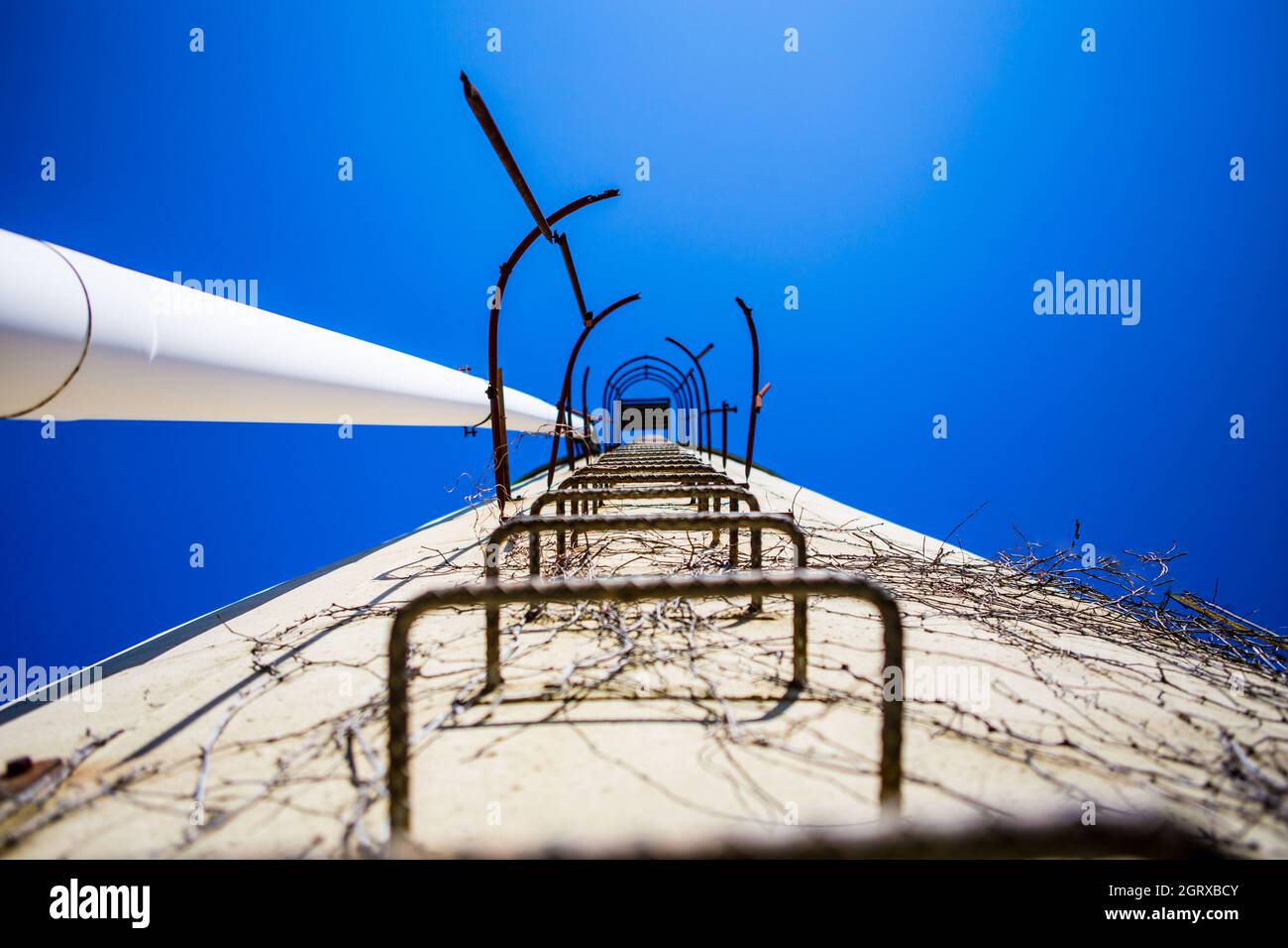 Silo climbing hi-res stock photography and images - Alamy