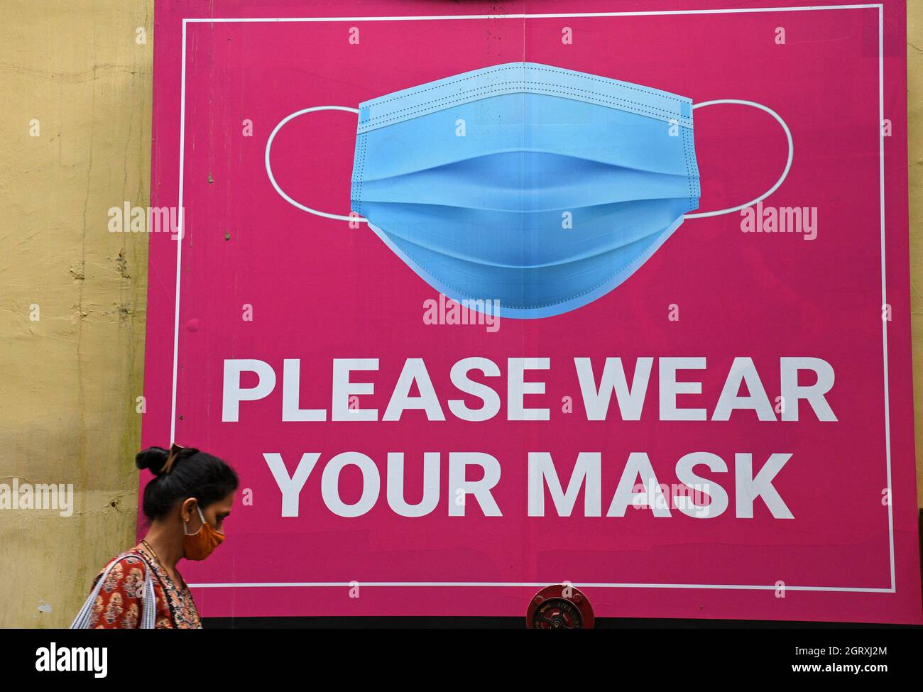Please wear masks hi-res stock photography and images - Alamy