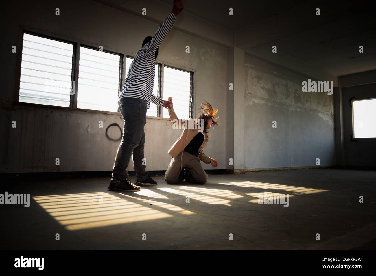 Man beating woman hi-res stock photography and images - Alamy