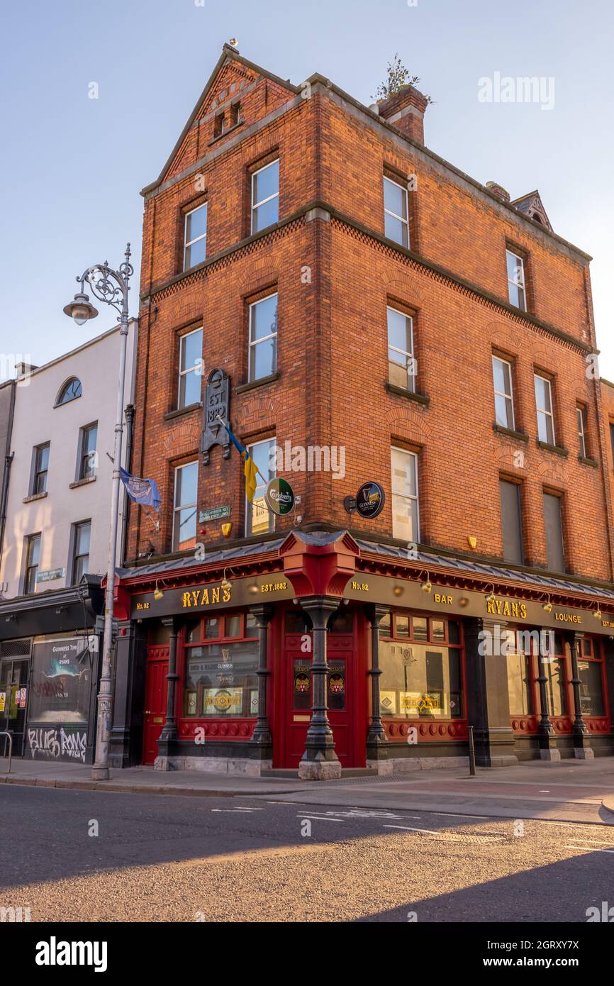 Ryans bar hi-res stock photography and images - Alamy