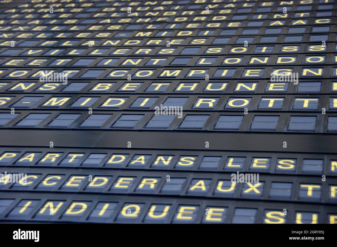 Train arrival board hi-res stock photography and images - Alamy