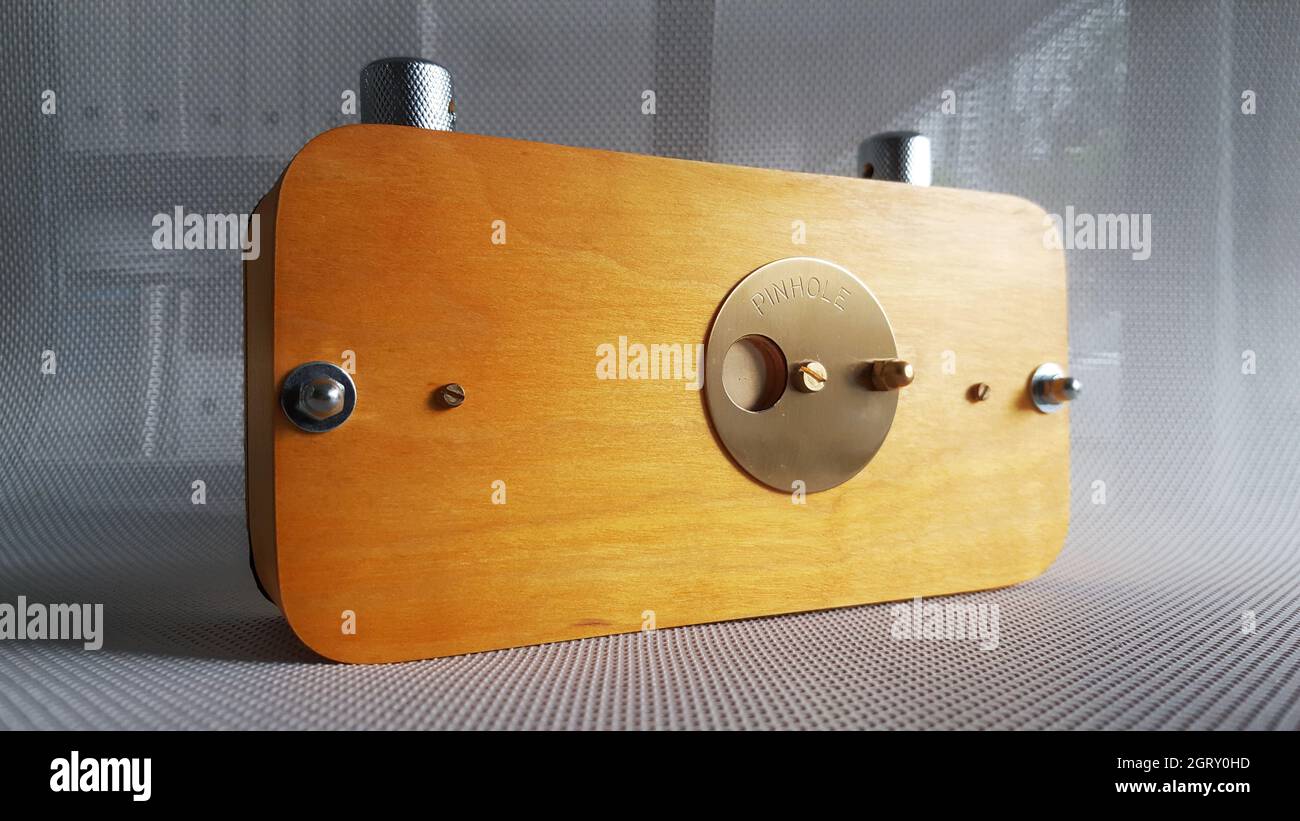 Make pinhole camera hi-res stock photography and images - Alamy