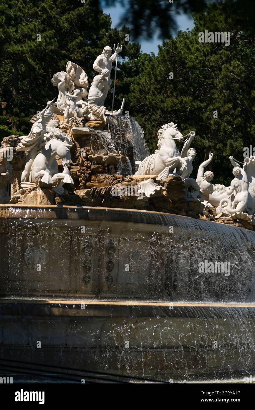 Statue of the neptunbrunnen hi-res stock photography and images - Alamy