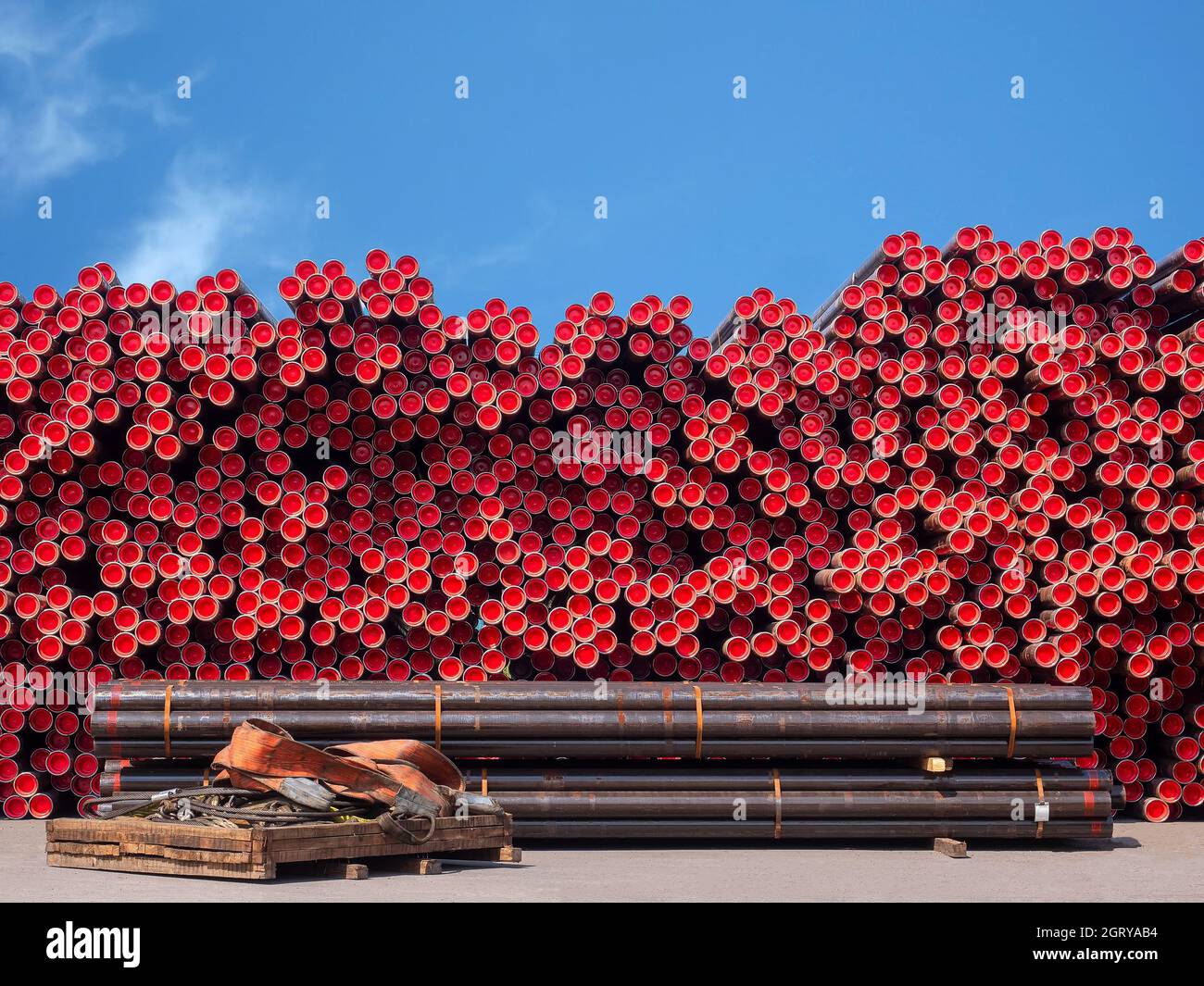 Drill pipe stack hi-res stock photography and images - Alamy