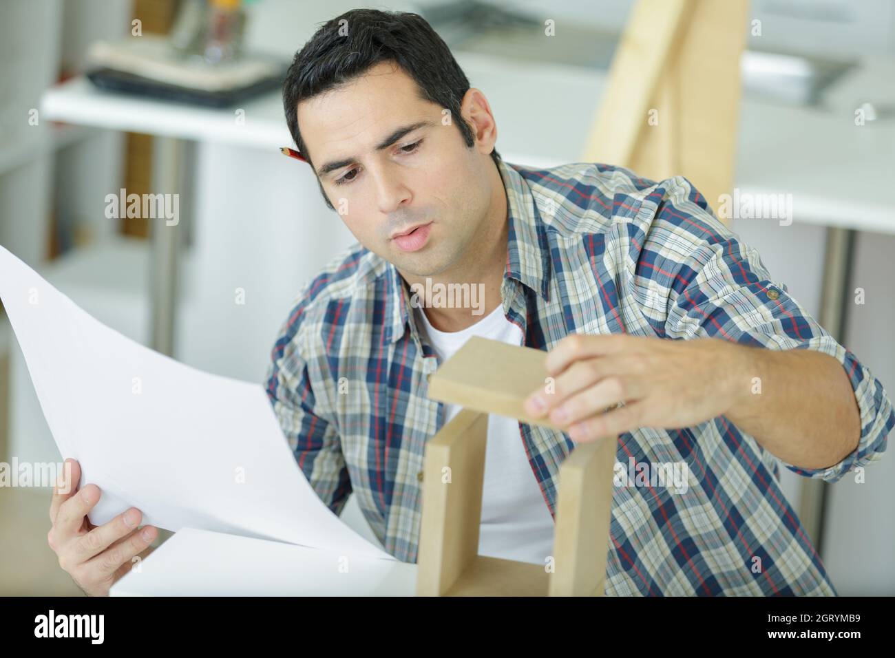 Assembling building 1 hi-res stock photography and images - Alamy