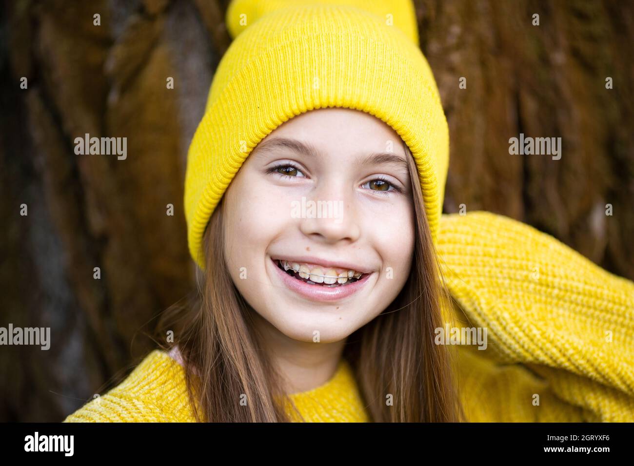 Overbite smile smiling hi-res stock photography and images - Alamy