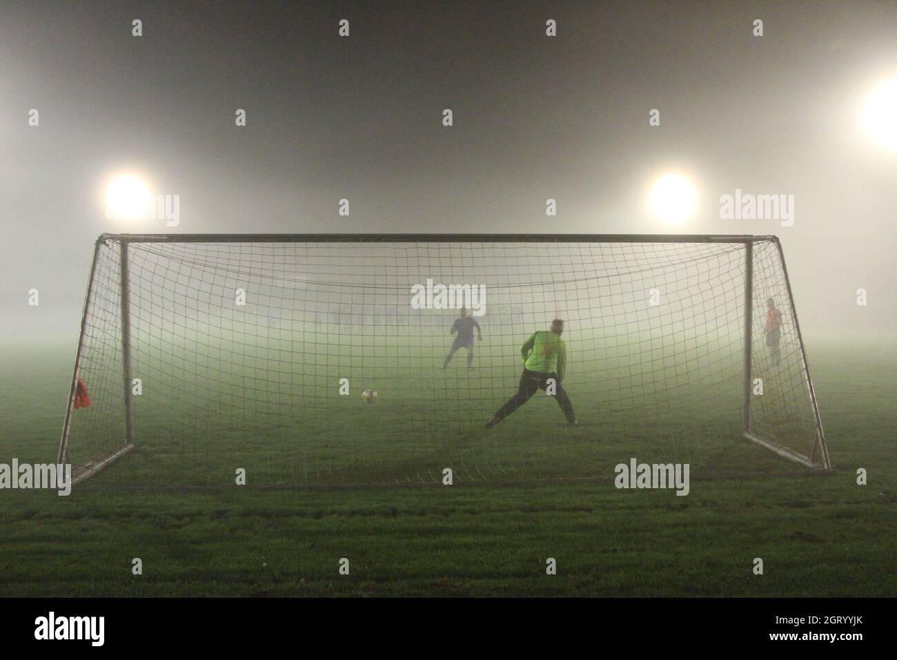 Fog football hi-res stock photography and images - Alamy