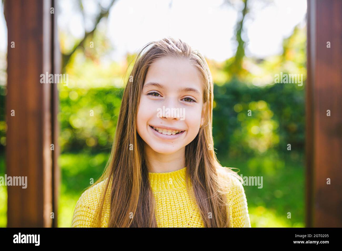 Overbite smile smiling hi-res stock photography and images - Alamy