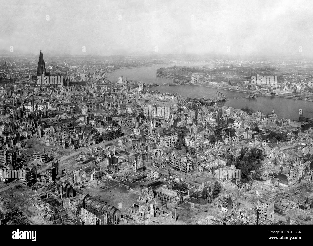 German ruins 1945 hi-res stock photography and images - Alamy