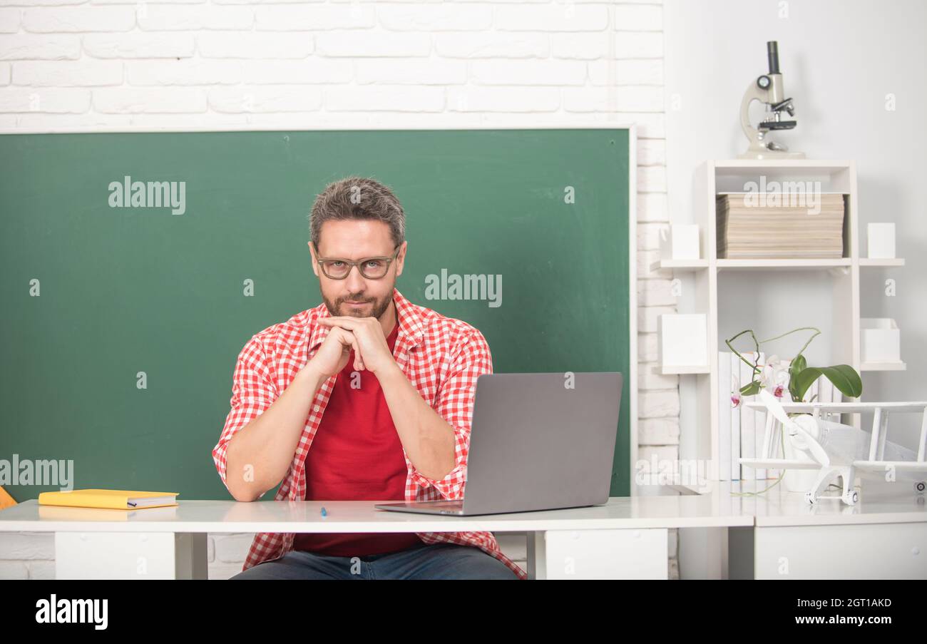 Guy blog hi-res stock photography and images - Alamy