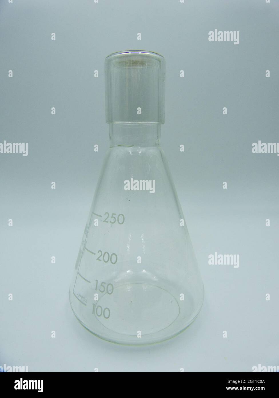 Glass labware hi-res stock photography and images - Alamy