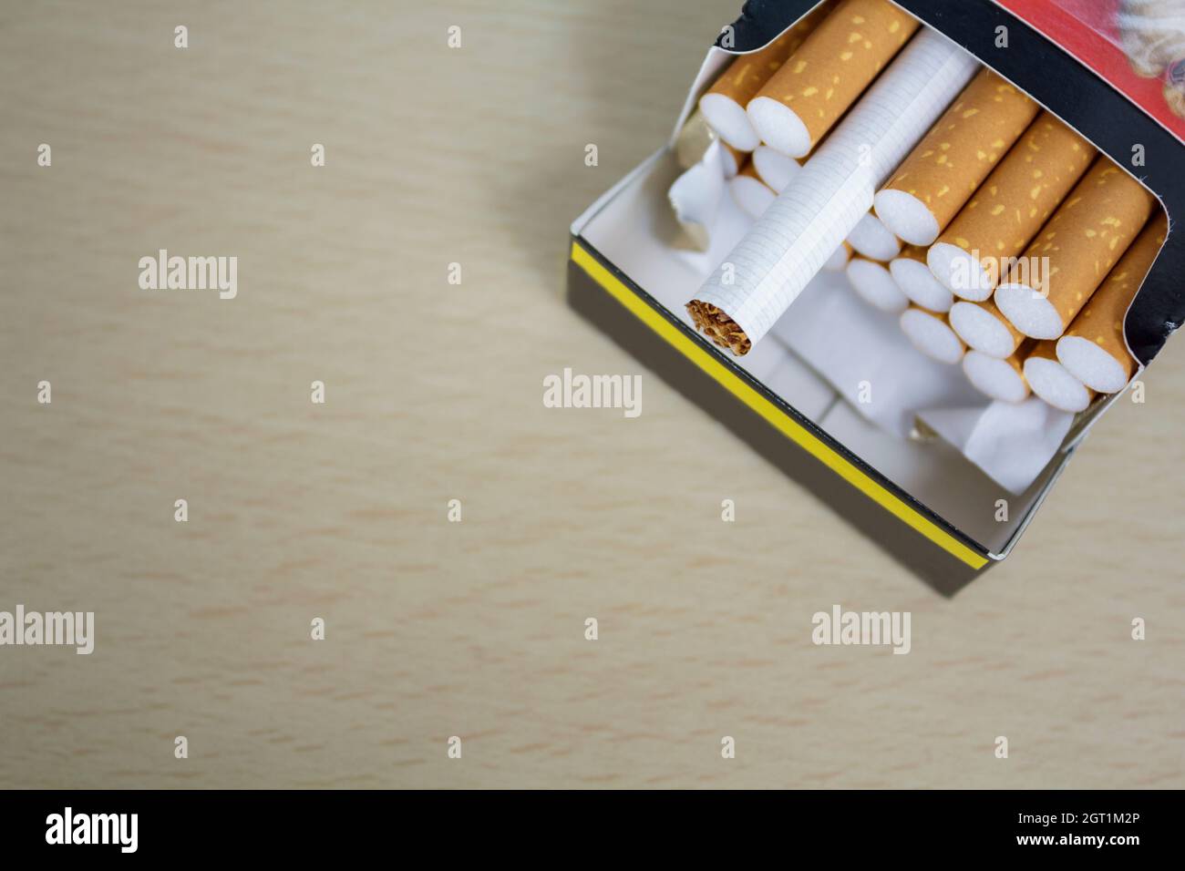 Cigarette pack box top view hi-res stock photography and images - Alamy
