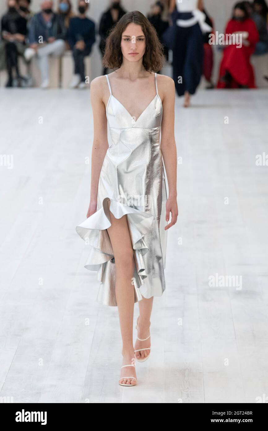 Paris, France. 01st Oct, 2021. LOEWE SS22 runway during Paris Fashion ...