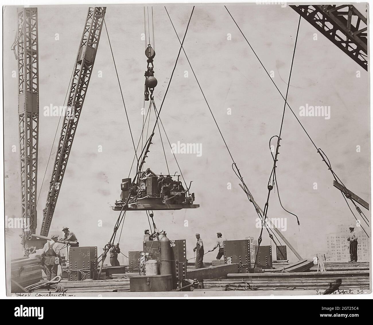 Empire state building construction 1931 Cut Out Stock Images & Pictures ...