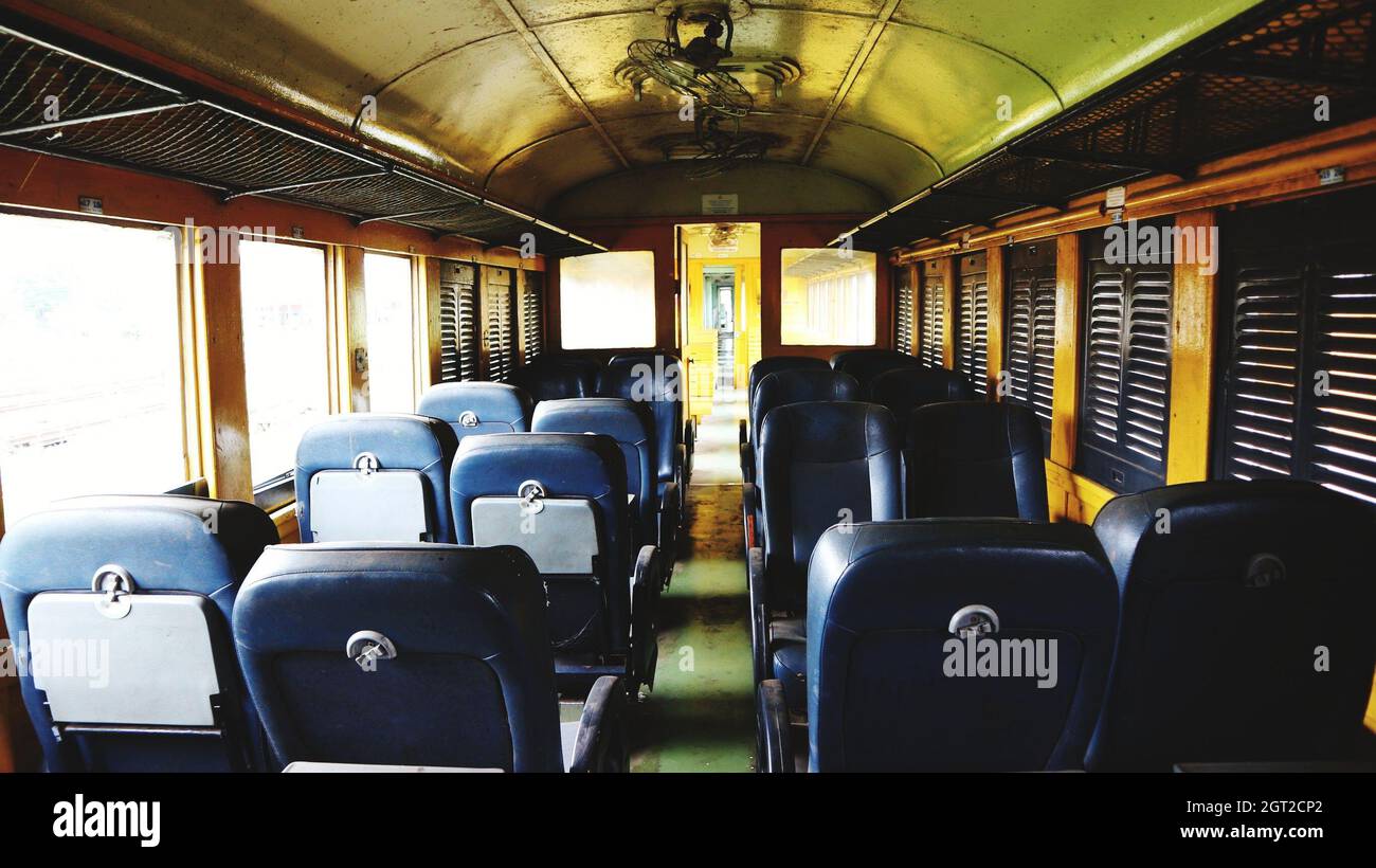 London underground chair hi-res stock photography and images - Alamy