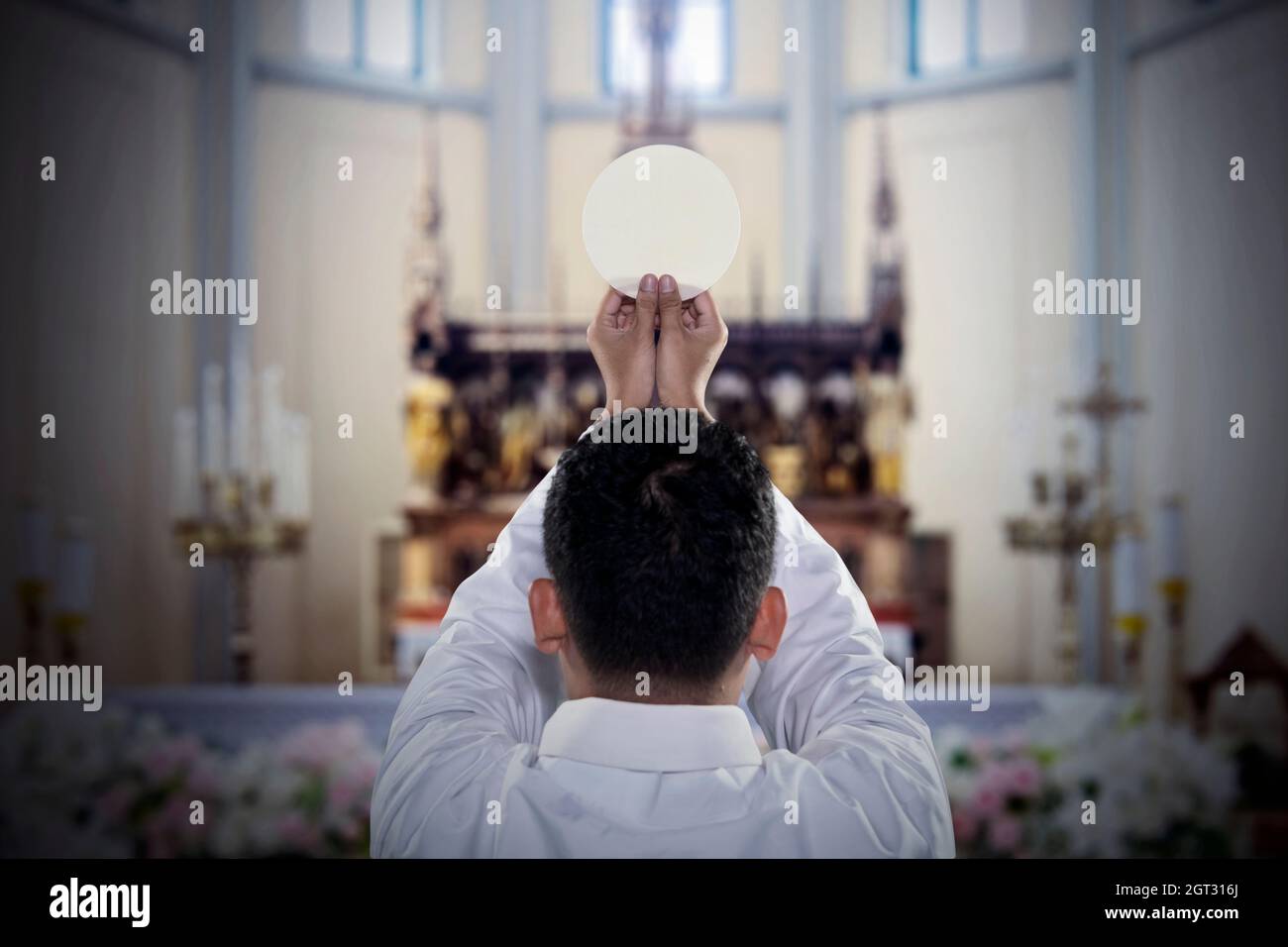 Arms raised in church hi-res stock photography and images - Alamy