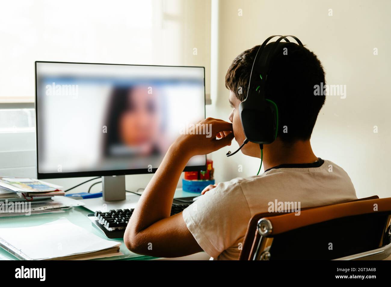 Teenager rear view computer keyboard hi-res stock photography and ...