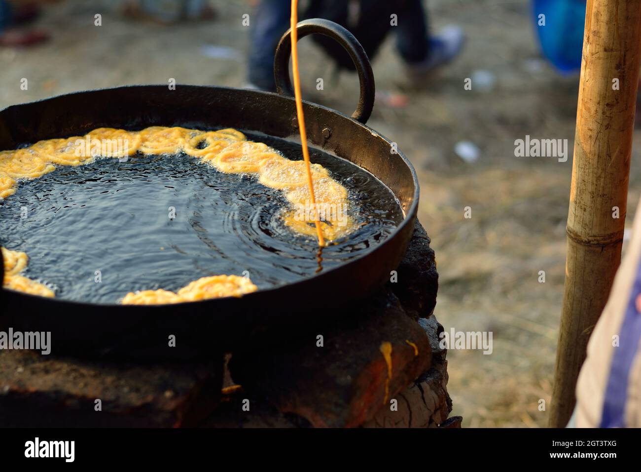 Making jalebi hi-res stock photography and images - Alamy