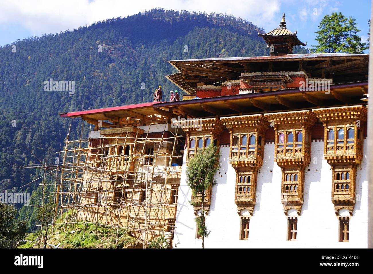 Landslide damage hi-res stock photography and images - Alamy