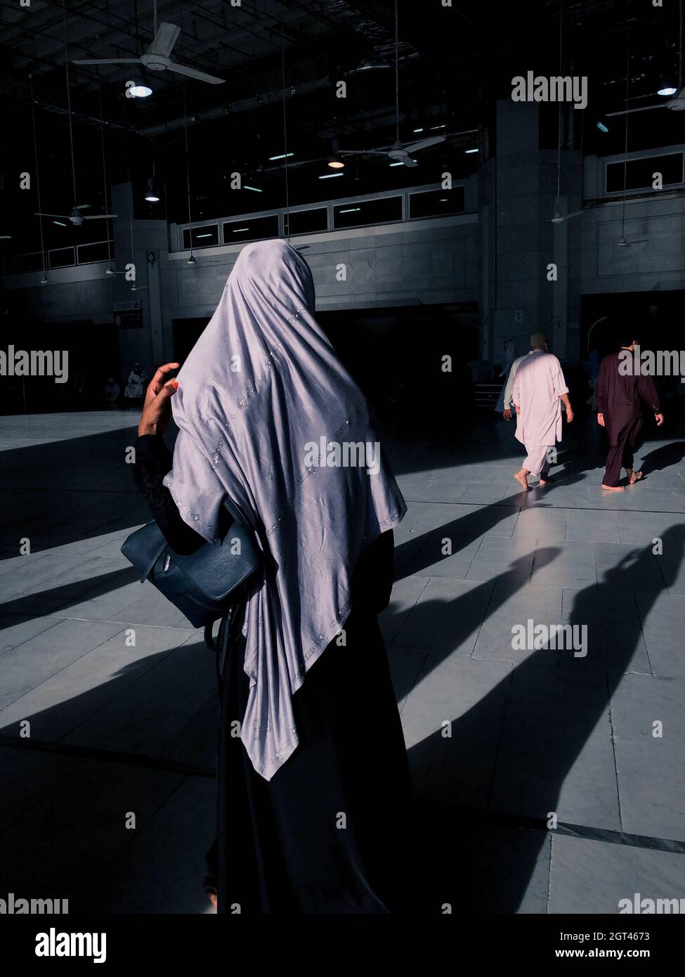 Mecca pilgrim rear view hi-res stock photography and images - Alamy