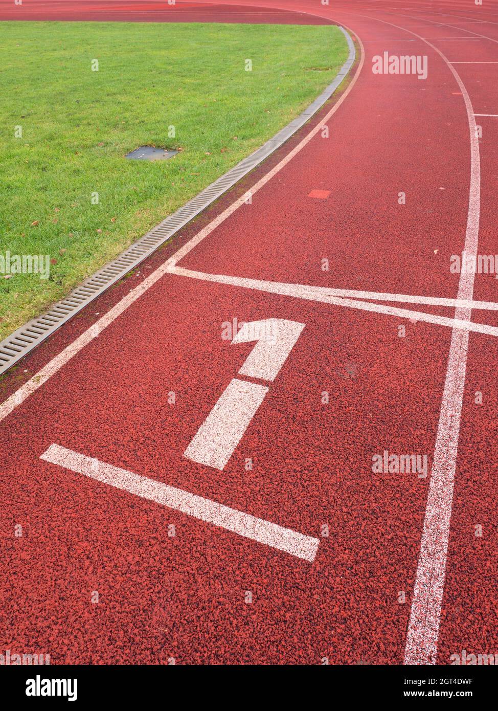 Red white start line in road hi-res stock photography and images - Alamy