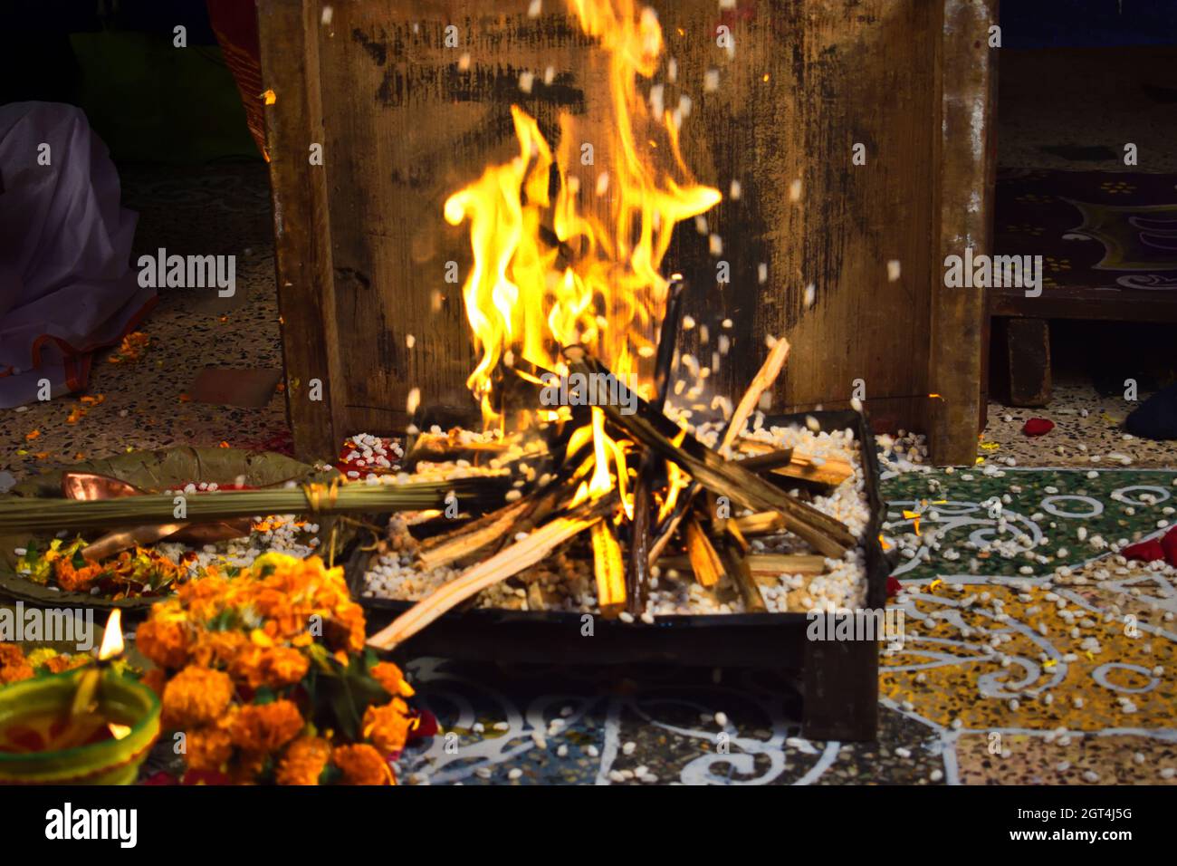 Fire worshipper hi-res stock photography and images - Alamy