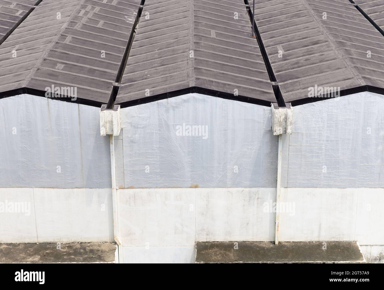 Roof of large factory warehouse Stock Photo - Alamy