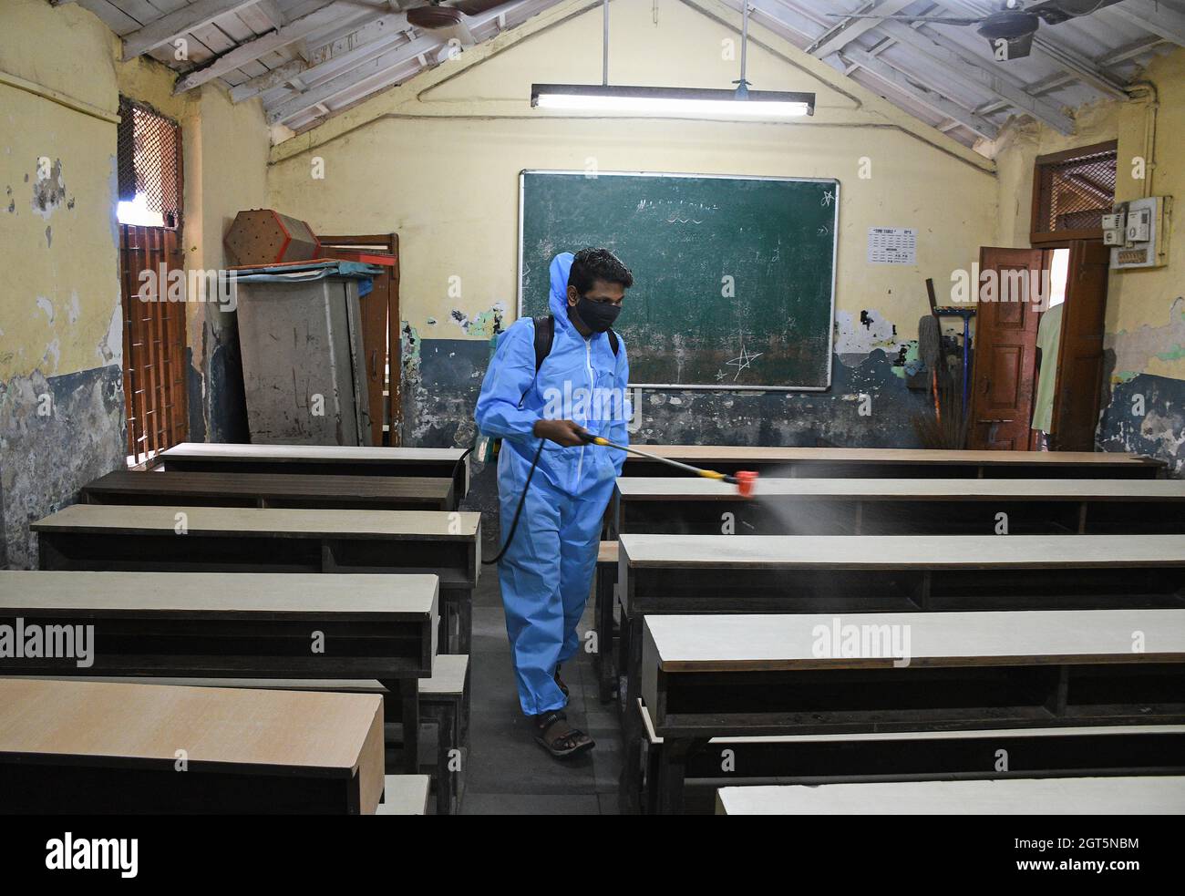 Mumbai, India. 01st Oct, 2021. A man wearing a Personal Protective ...