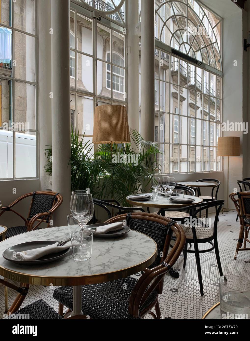 Best seat and restaurant hi-res stock photography and images - Alamy