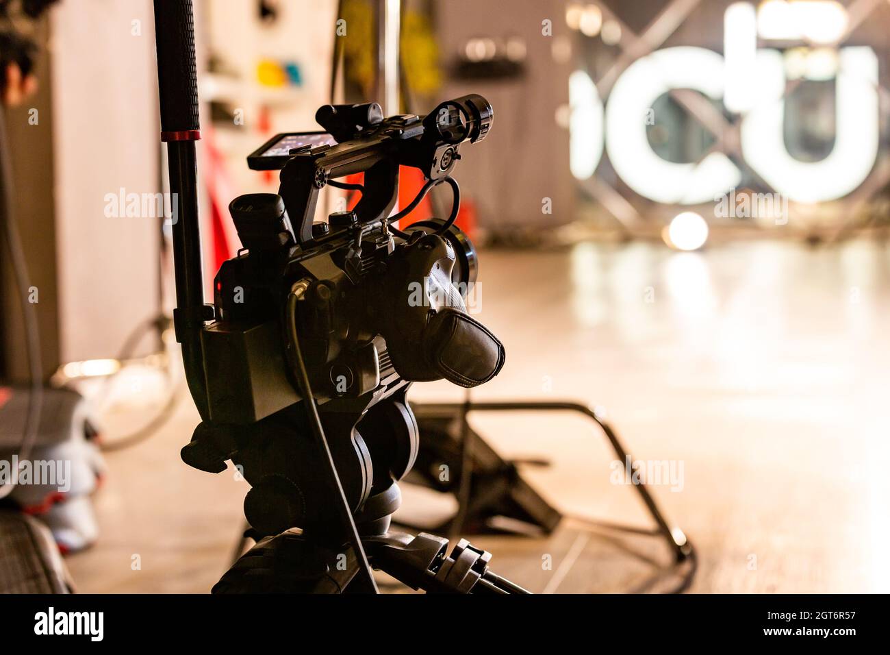 Camera news crew set up hi-res stock photography and images - Alamy